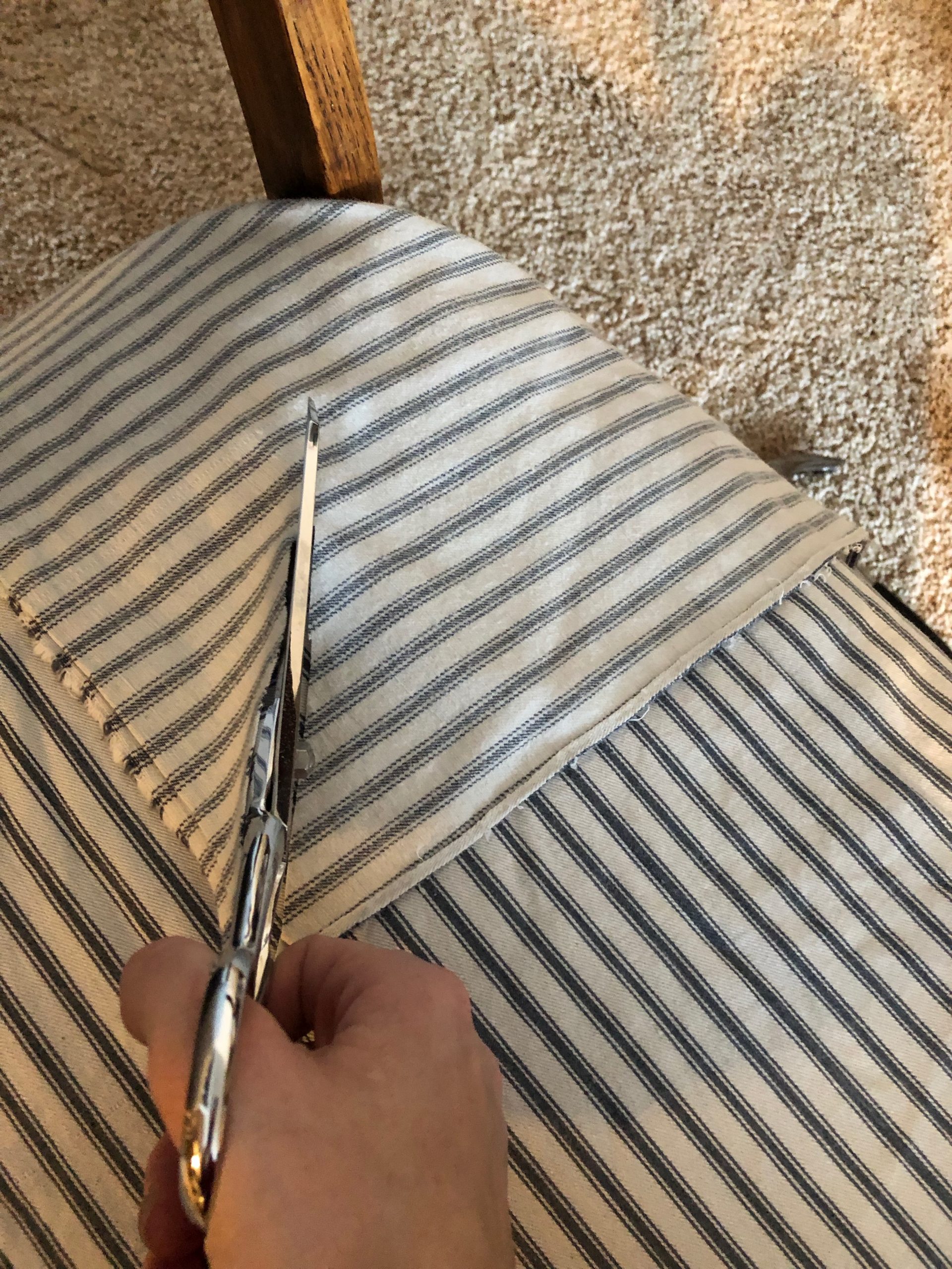 How to Upholster a Chair the Easy Way! - Hearty Sol