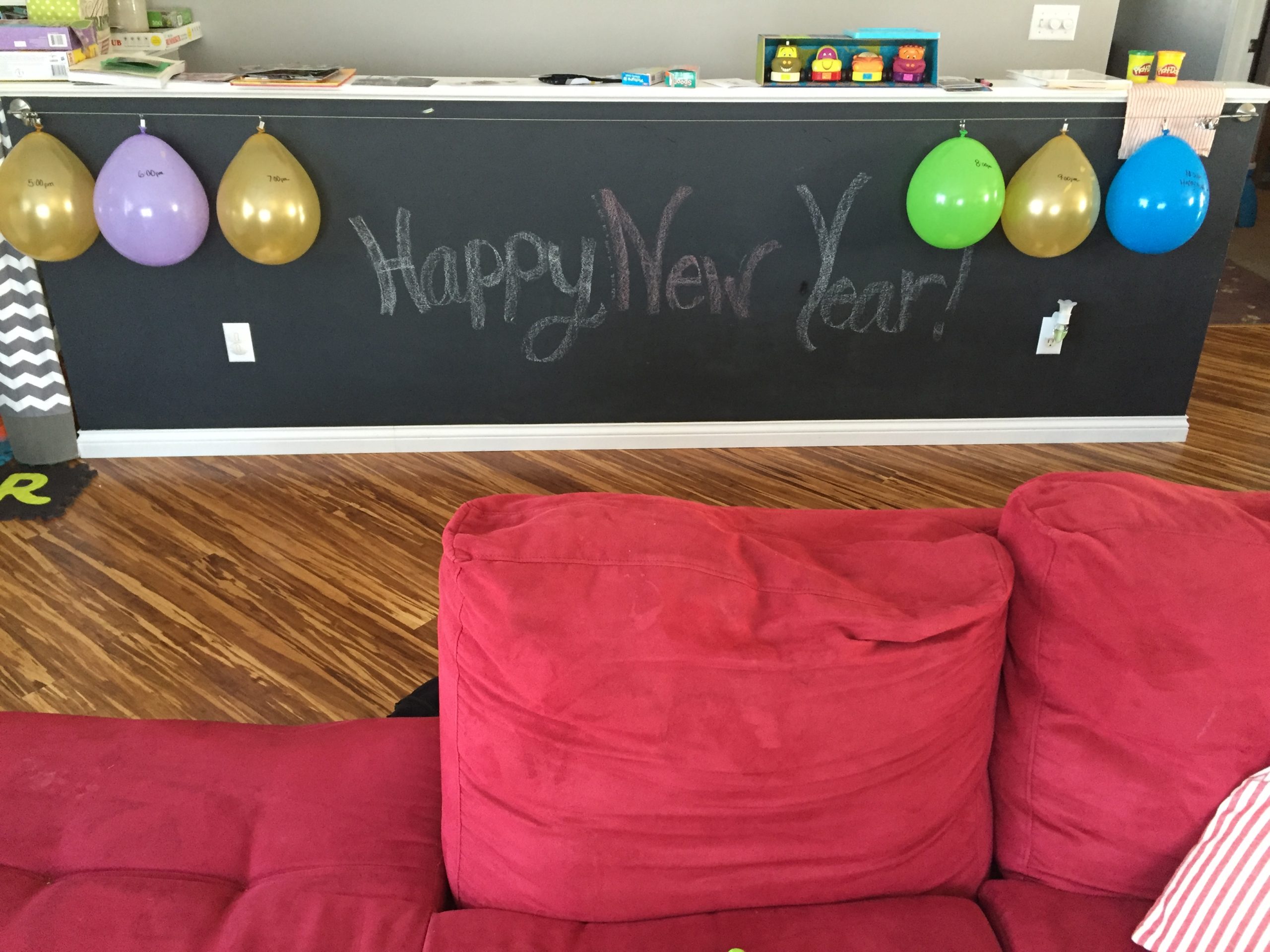 Unique New Years Eve Traditions | DIY Balloon Pop Party - Hearty Sol