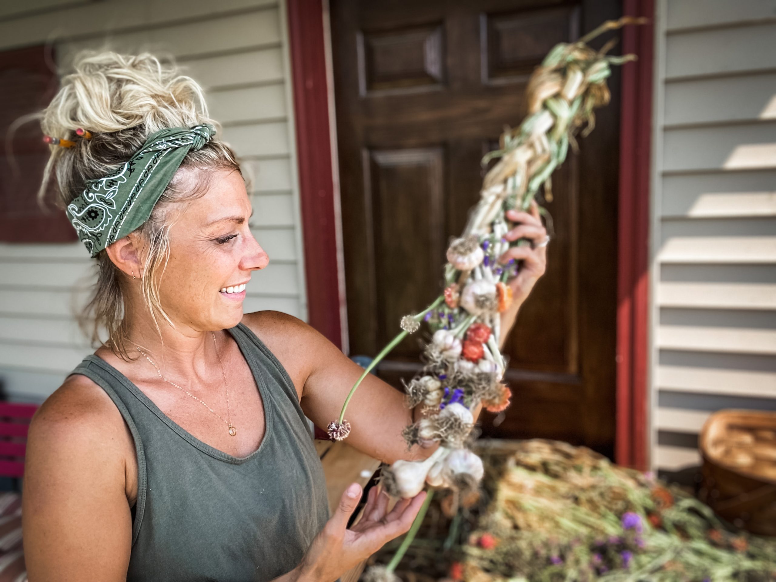 How to Braid Garlic for Storage - Hearty Sol