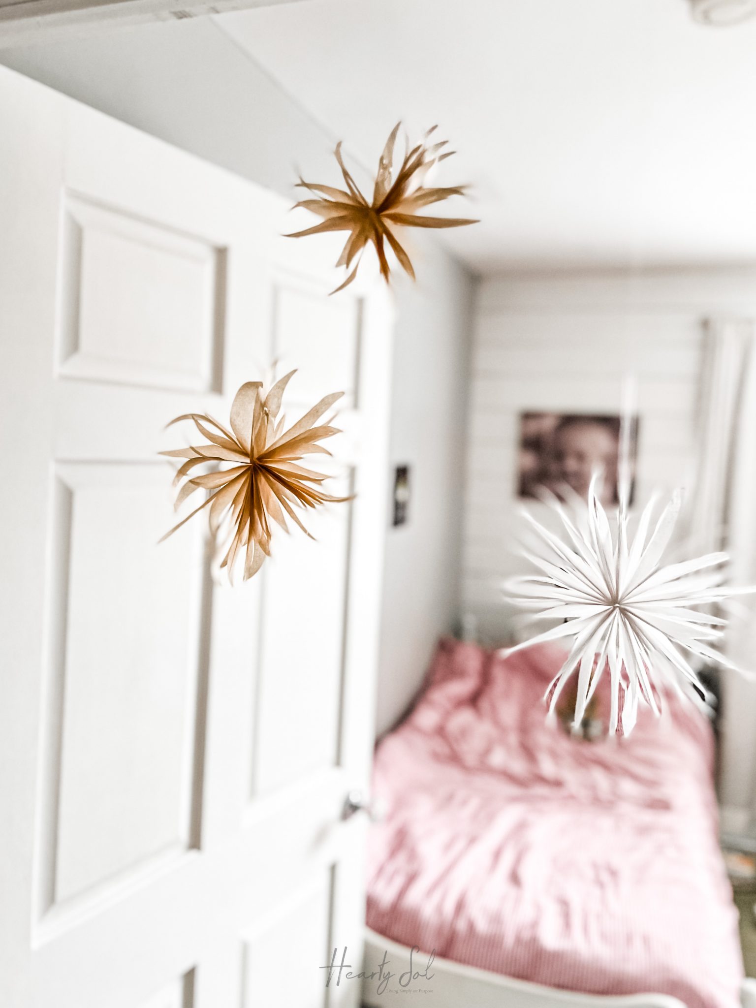 How to Make Paper Stars Using Parchment Paper - Hearty Sol