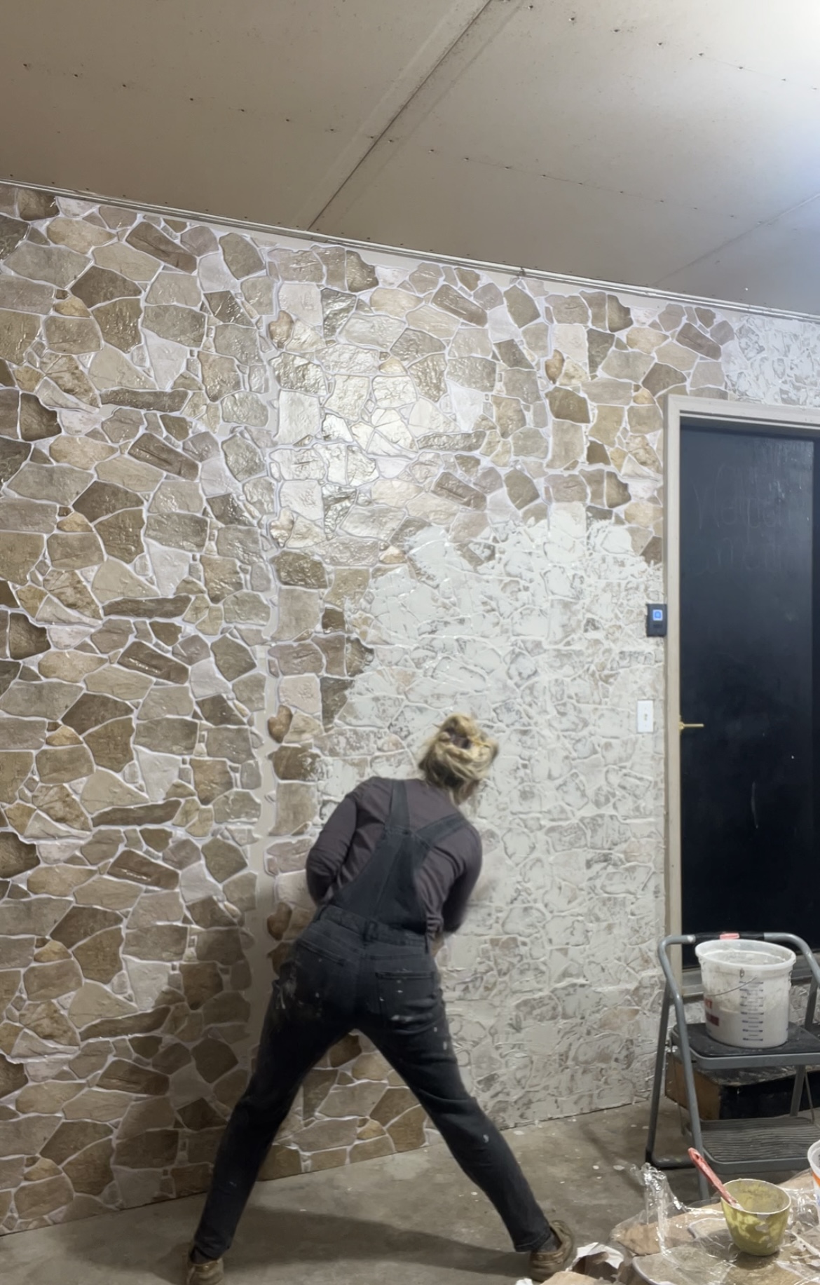 How to Create a Faux Stone Wall on a Budget - Hearty Sol