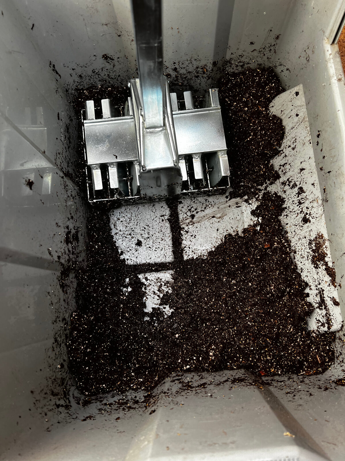 How to Make the Best Soil Block Mix for your Seedlings - Hearty Sol