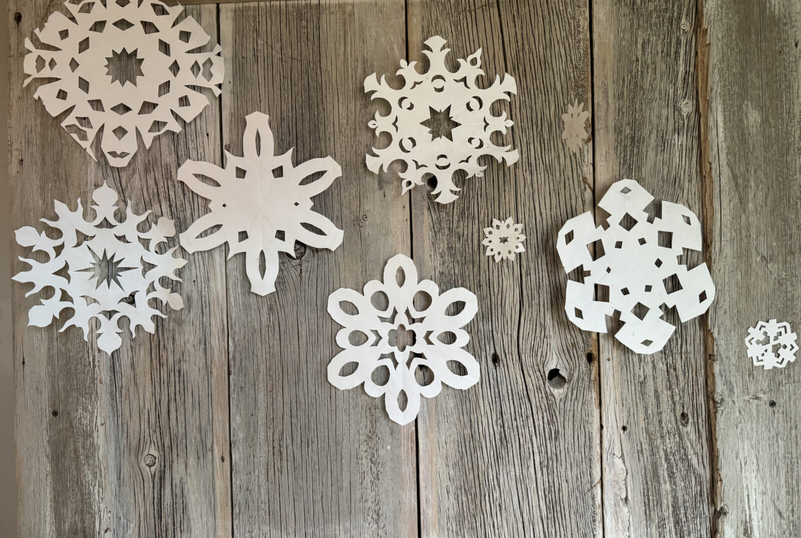 How to Make Fancy Paper Snowflakes with Simple Copy Paper - Hearty Sol