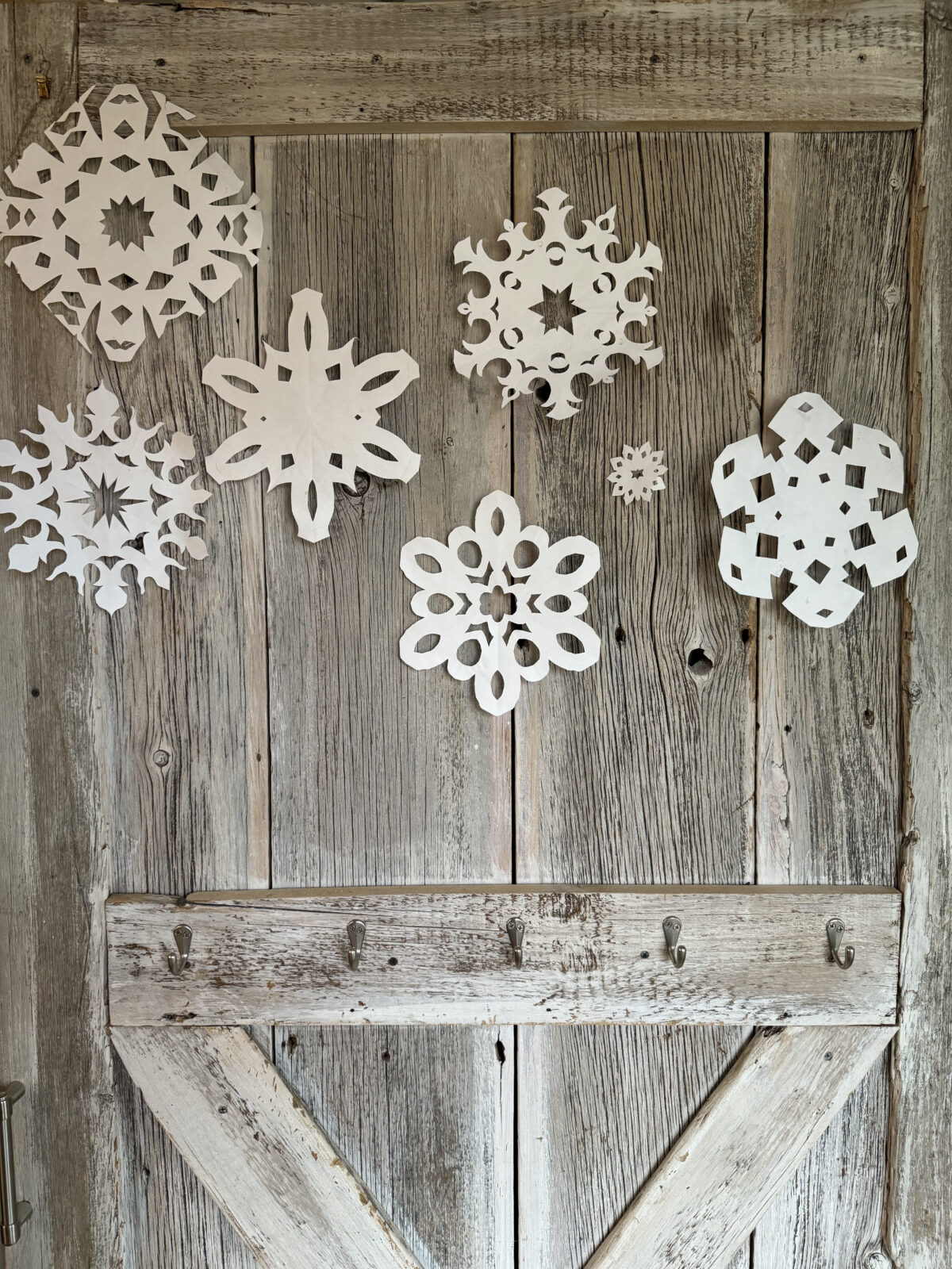 How to Make Fancy Paper Snowflakes with Simple Copy Paper - Hearty Sol